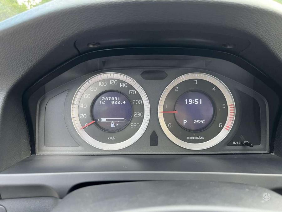 Melns Volvo V60 2010 Širvintos, ar dzinēja tilpumu 2.40 L un nobraukumu 288 tūkst. km par 6299 €, foto 20 vietnē AUTOMOTO.COM.LV