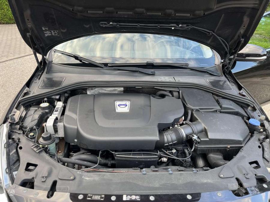 Melns Volvo V60 2010 Širvintos, ar dzinēja tilpumu 2.40 L un nobraukumu 288 tūkst. km par 6299 €, foto 21 vietnē AUTOMOTO.COM.LV