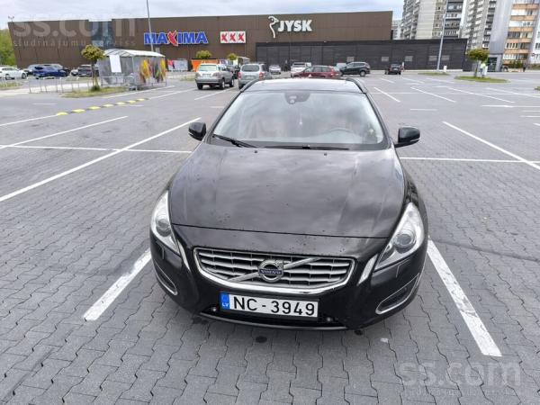 Melns Volvo V60 2011 Rīga, ar dzinēja tilpumu 2.00 L un nobraukumu 362 tūkst. km par 4350 €, foto 1 vietnē AUTOMOTO.COM.LV