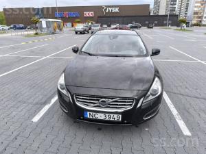 Melns Volvo V60 2011 Rīga, ar dzinēja tilpumu 2.00 L un nobraukumu 362 tūkst. km par 4350 €, foto 1 vietnē AUTOMOTO.COM.LV