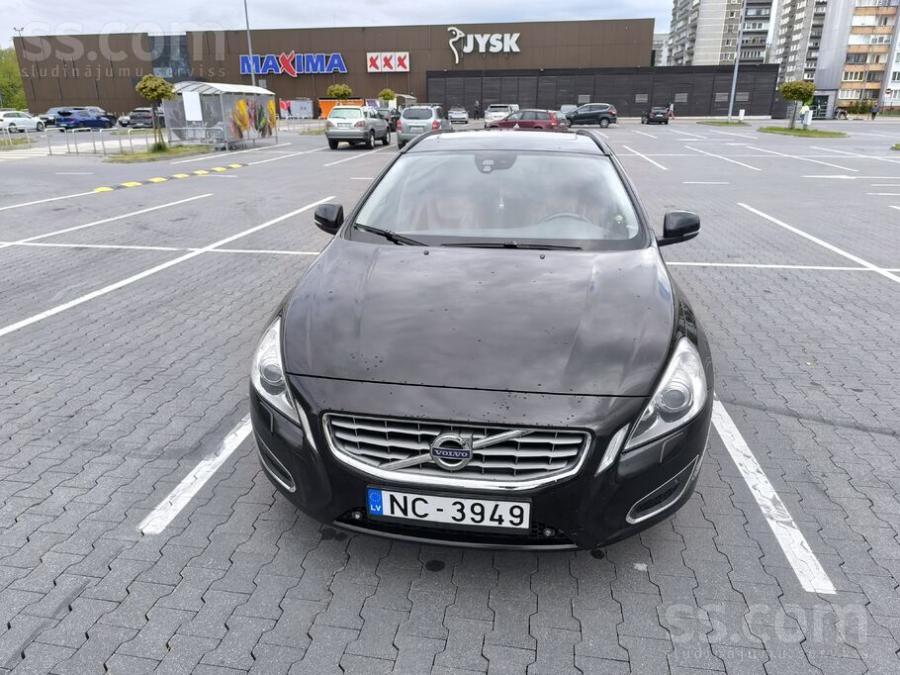 Melns Volvo V60 2011 Rīga, ar dzinēja tilpumu 2.00 L un nobraukumu 362 tūkst. km par 4350 €, foto 1 vietnē AUTOMOTO.COM.LV