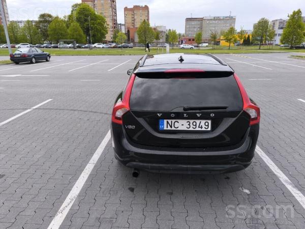 Melns Volvo V60 2011 Rīga, ar dzinēja tilpumu 2.00 L un nobraukumu 362 tūkst. km par 4350 €, foto 2 vietnē AUTOMOTO.COM.LV