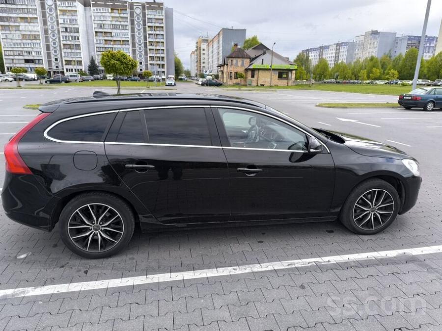 Melns Volvo V60 2011 Rīga, ar dzinēja tilpumu 2.00 L un nobraukumu 362 tūkst. km par 4350 €, foto 3 vietnē AUTOMOTO.COM.LV
