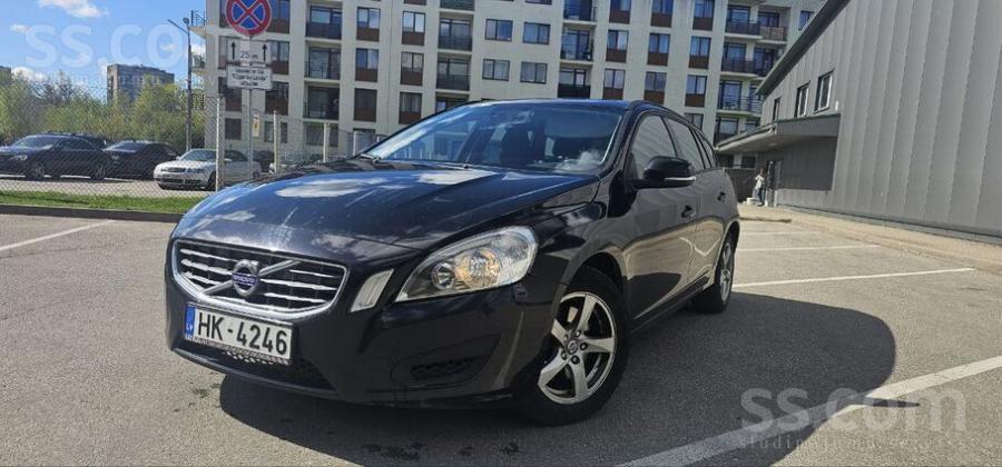 Melns Volvo V60 2011 Rīga, ar dzinēja tilpumu 1.60 L un nobraukumu 277 tūkst. km par 4199 €, foto 2 vietnē AUTOMOTO.COM.LV
