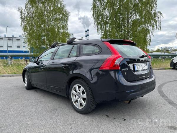 Черный Вольво B60 2011 в Рига, объемом двигателя 1.60 л и пробегом 427 тыс. км за 4200 €, фото 7 на AUTOMOTO.COM.LV