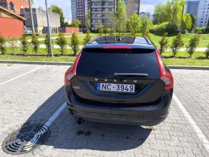 Melns Volvo V60 2011 Rīga, ar dzinēja tilpumu 2.00 L un nobraukumu 364 tūkst. km par 5300 €, foto 4 vietnē AUTOMOTO.COM.LV