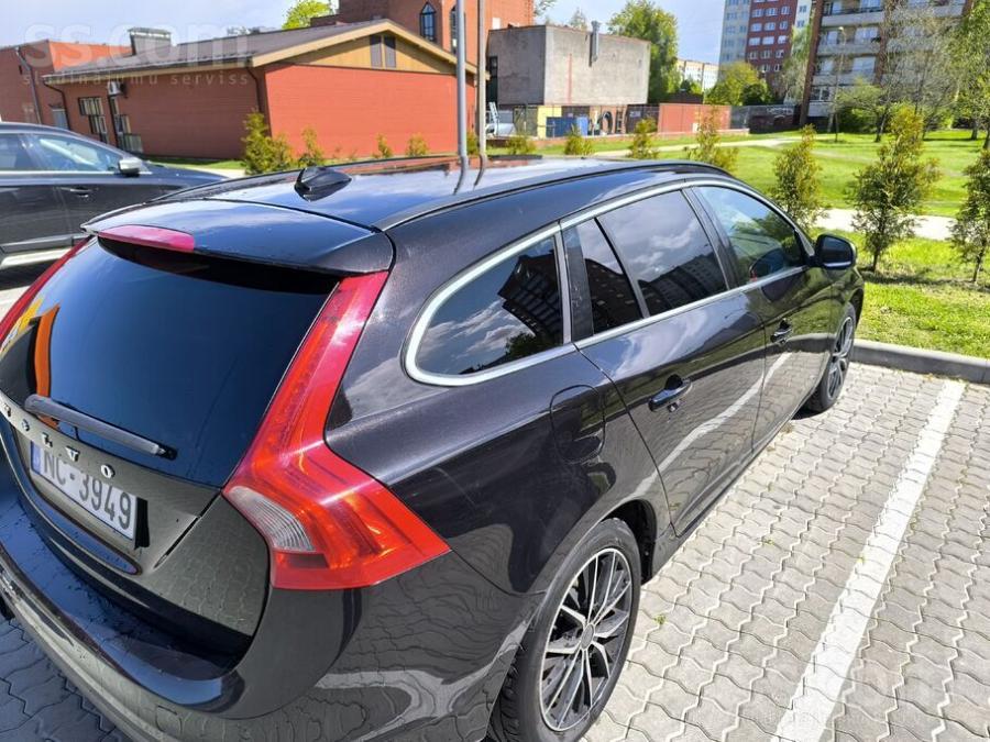 Melns Volvo V60 2011 Rīga, ar dzinēja tilpumu 2.00 L un nobraukumu 364 tūkst. km par 5300 €, foto 5 vietnē AUTOMOTO.COM.LV