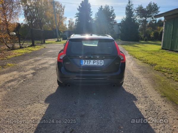 Melns Volvo V60 2011 Tallina, ar dzinēja tilpumu 2.40 L un nobraukumu 275 tūkst. km par 6800 €, foto 11 vietnē AUTOMOTO.COM.LV