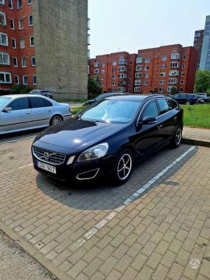 Black Volvo V60 2011 in Klaipeda, with an engine capacity of 1.56 L and mileage of 256 thousand km for 4800 €, photo 2 on AUTOMOTO.COM.LV