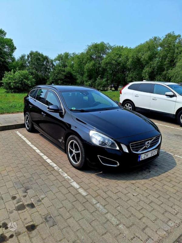 Melns Volvo V60 2011 Klaipėda, ar dzinēja tilpumu 1.56 L un nobraukumu 256 tūkst. km par 4800 €, foto 3 vietnē AUTOMOTO.COM.LV