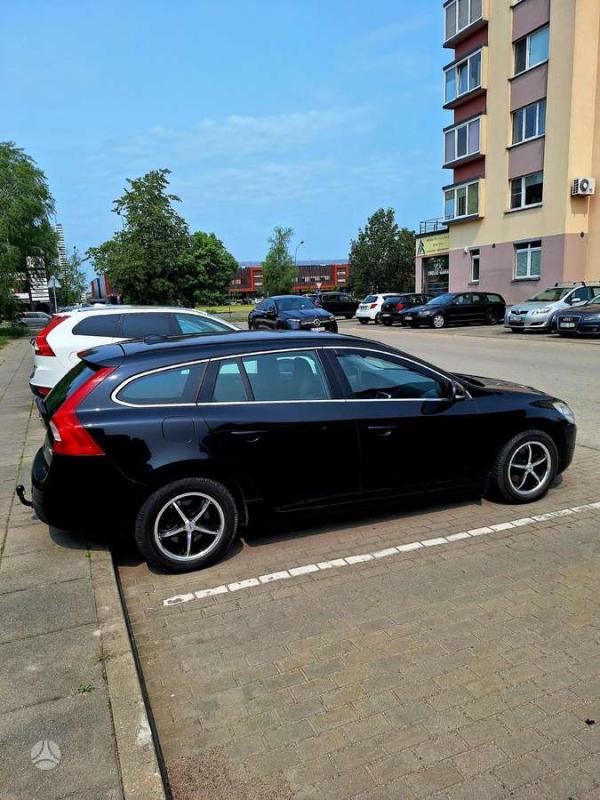 Melns Volvo V60 2011 Klaipėda, ar dzinēja tilpumu 1.56 L un nobraukumu 256 tūkst. km par 4800 €, foto 4 vietnē AUTOMOTO.COM.LV