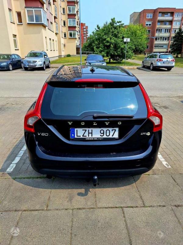 Melns Volvo V60 2011 Klaipėda, ar dzinēja tilpumu 1.56 L un nobraukumu 256 tūkst. km par 4800 €, foto 5 vietnē AUTOMOTO.COM.LV