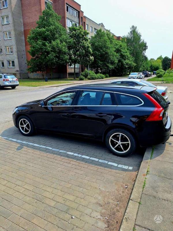 Melns Volvo V60 2011 Klaipėda, ar dzinēja tilpumu 1.56 L un nobraukumu 256 tūkst. km par 4800 €, foto 8 vietnē AUTOMOTO.COM.LV