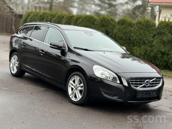 Melns Volvo V60 2011 Jūrmala, ar dzinēja tilpumu 2.00 L un nobraukumu 0 tūkst. km par 5850 €, foto 2 vietnē AUTOMOTO.COM.LV