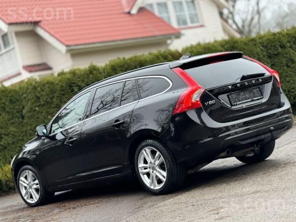 Melns Volvo V60 2011 Jūrmala, ar dzinēja tilpumu 2.00 L un nobraukumu 0 tūkst. km par 5850 €, foto 3 vietnē AUTOMOTO.COM.LV
