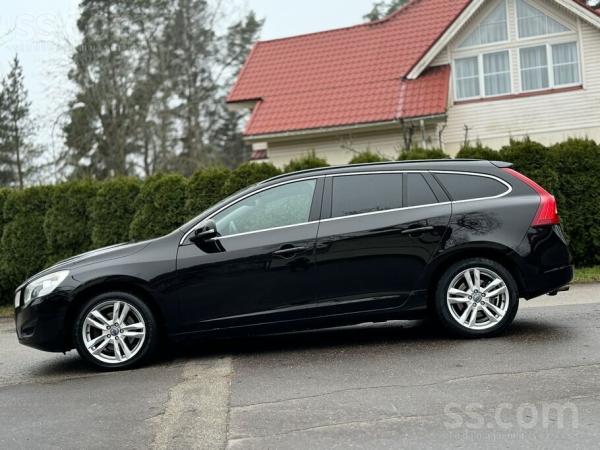 Melns Volvo V60 2011 Jūrmala, ar dzinēja tilpumu 2.00 L un nobraukumu 0 tūkst. km par 5850 €, foto 4 vietnē AUTOMOTO.COM.LV