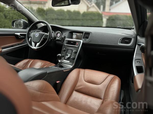 Melns Volvo V60 2011 Jūrmala, ar dzinēja tilpumu 2.00 L un nobraukumu 0 tūkst. km par 5850 €, foto 6 vietnē AUTOMOTO.COM.LV