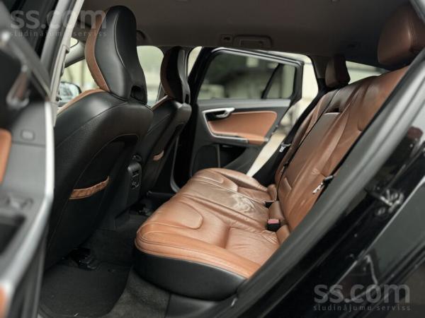 Melns Volvo V60 2011 Jūrmala, ar dzinēja tilpumu 2.00 L un nobraukumu 0 tūkst. km par 5850 €, foto 7 vietnē AUTOMOTO.COM.LV