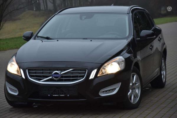 Melns Volvo V60 2011 Viļņa, ar dzinēja tilpumu 1.56 L un nobraukumu 250 tūkst. km par 4400 €, foto 2 vietnē AUTOMOTO.COM.LV