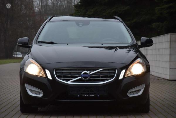 Melns Volvo V60 2011 Viļņa, ar dzinēja tilpumu 1.56 L un nobraukumu 250 tūkst. km par 4400 €, foto 5 vietnē AUTOMOTO.COM.LV