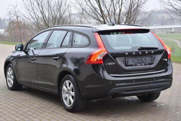 Melns Volvo V60 2011 Viļņa, ar dzinēja tilpumu 1.56 L un nobraukumu 250 tūkst. km par 4400 €, foto 7 vietnē AUTOMOTO.COM.LV