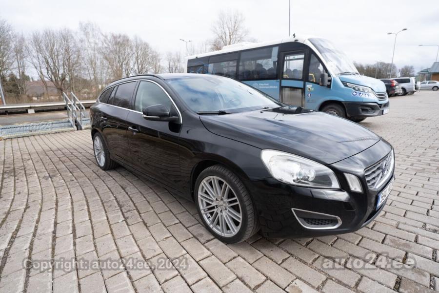 Melns Volvo V60 2011 Tallina, ar dzinēja tilpumu 2.40 L un nobraukumu 294 tūkst. km par 6999 €, foto 2 vietnē AUTOMOTO.COM.LV