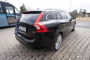 Melns Volvo V60 2011 Tallina, ar dzinēja tilpumu 2.40 L un nobraukumu 294 tūkst. km par 6999 €, foto 3 vietnē AUTOMOTO.COM.LV