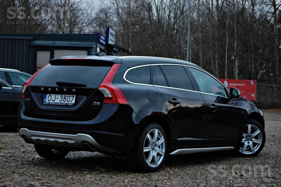 Melns Volvo V60 2011 Tukums, ar dzinēja tilpumu 2.40 L un nobraukumu 245 tūkst. km par 7800 €, foto 2 vietnē AUTOMOTO.COM.LV