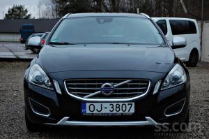 Melns Volvo V60 2011 Tukums, ar dzinēja tilpumu 2.40 L un nobraukumu 245 tūkst. km par 7800 €, foto 3 vietnē AUTOMOTO.COM.LV