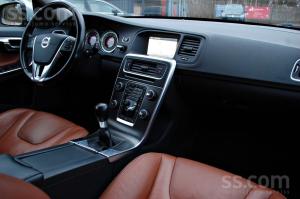 Melns Volvo V60 2011 Tukums, ar dzinēja tilpumu 2.40 L un nobraukumu 245 tūkst. km par 7800 €, foto 7 vietnē AUTOMOTO.COM.LV