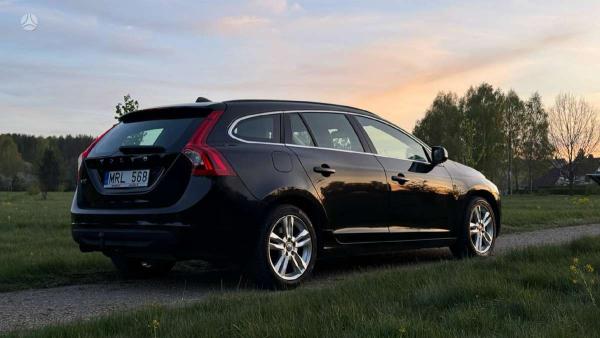 Melns Volvo V60 2011 Lazdijai, ar dzinēja tilpumu 1.56 L un nobraukumu 297 tūkst. km par 5499 €, foto 3 vietnē AUTOMOTO.COM.LV