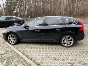 Melns Volvo V60 2011 Viļņa, ar dzinēja tilpumu 1.98 L un nobraukumu 335 tūkst. km par 4900 €, foto 7 vietnē AUTOMOTO.COM.LV