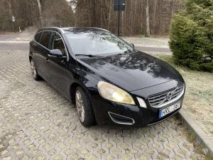 Melns Volvo V60 2011 Viļņa, ar dzinēja tilpumu 1.98 L un nobraukumu 335 tūkst. km par 4900 €, foto 8 vietnē AUTOMOTO.COM.LV