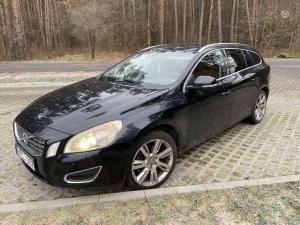 Melns Volvo V60 2011 Viļņa, ar dzinēja tilpumu 1.98 L un nobraukumu 335 tūkst. km par 4900 €, foto 9 vietnē AUTOMOTO.COM.LV