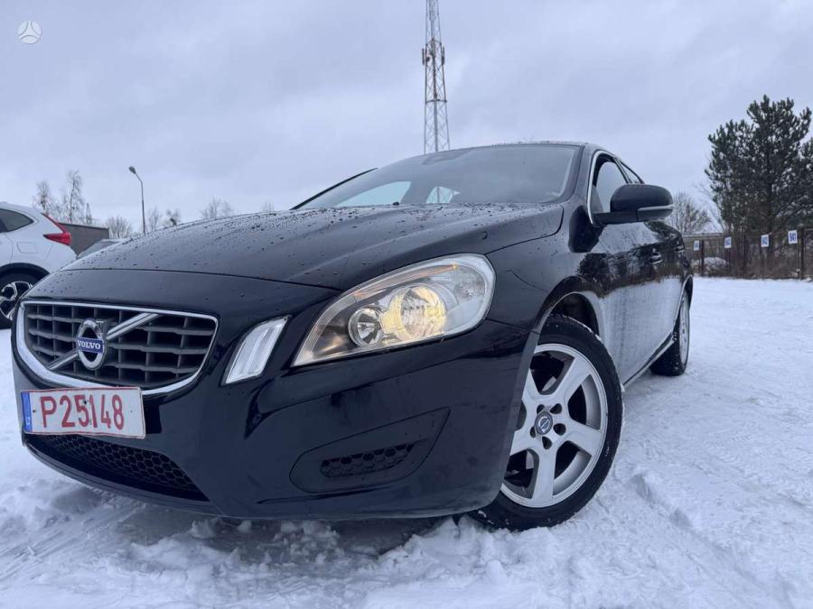 Melns Volvo V60 2011 Alīta, ar dzinēja tilpumu 1.98 L un nobraukumu 270 tūkst. km par 5650 €, foto 4 vietnē AUTOMOTO.COM.LV