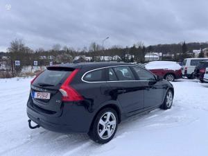 Melns Volvo V60 2011 Alīta, ar dzinēja tilpumu 1.98 L un nobraukumu 270 tūkst. km par 5650 €, foto 9 vietnē AUTOMOTO.COM.LV