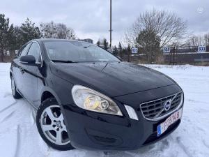 Black Volvo V60 2011 in Alytus, with an engine capacity of 1.98 L and mileage of 272 thousand km for 5750 €, photo 3 on AUTOMOTO.COM.LV