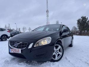 Black Volvo V60 2011 in Alytus, with an engine capacity of 1.98 L and mileage of 272 thousand km for 5750 €, photo 6 on AUTOMOTO.COM.LV