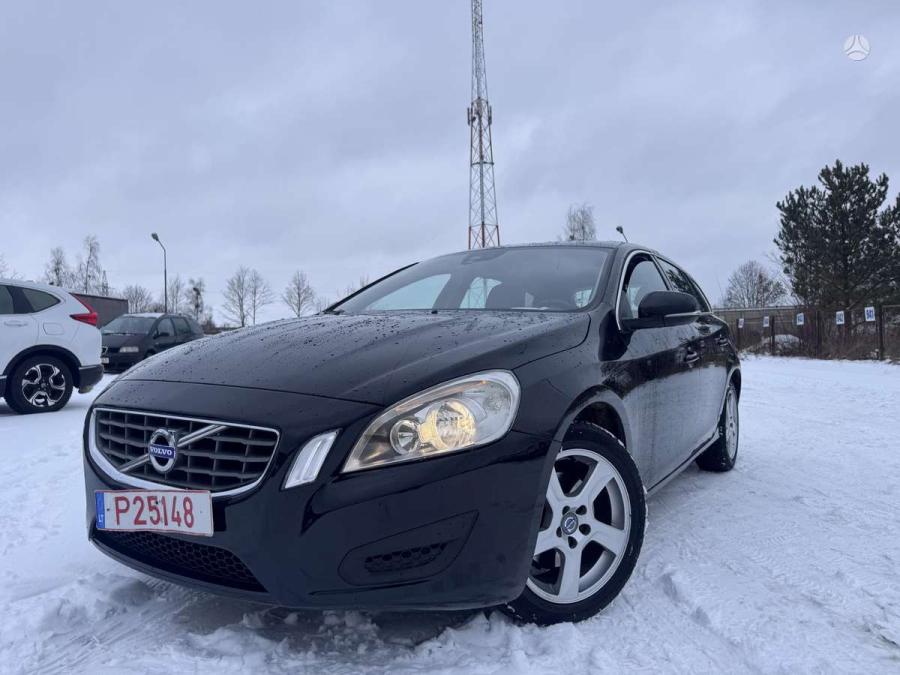 Black Volvo V60 2011 in Alytus, with an engine capacity of 1.98 L and mileage of 272 thousand km for 5750 €, photo 6 on AUTOMOTO.COM.LV