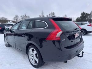 Black Volvo V60 2011 in Alytus, with an engine capacity of 1.98 L and mileage of 272 thousand km for 5750 €, photo 10 on AUTOMOTO.COM.LV