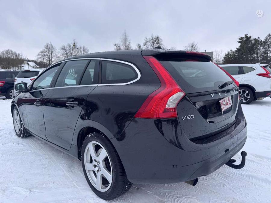 Black Volvo V60 2011 in Alytus, with an engine capacity of 1.98 L and mileage of 272 thousand km for 5750 €, photo 10 on AUTOMOTO.COM.LV