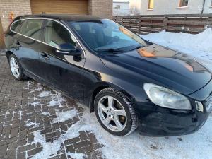 Melns Volvo V60 2011 Panevēža, ar dzinēja tilpumu 1.56 L un nobraukumu 330 tūkst. km par 1900 €, foto  vietnē AUTOMOTO.COM.LV