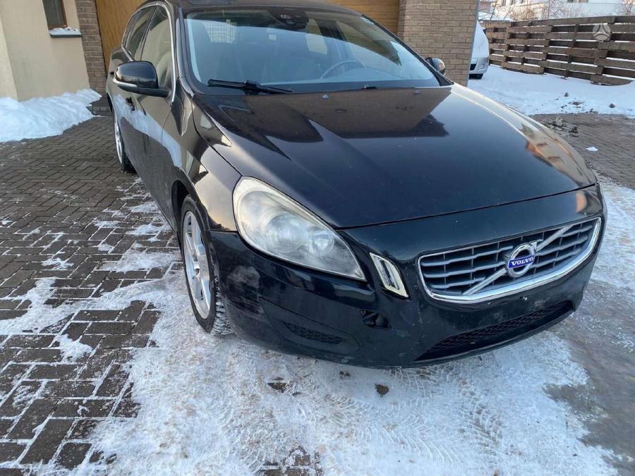 Melns Volvo V60 2011 Panevēža, ar dzinēja tilpumu 1.56 L un nobraukumu 330 tūkst. km par 1900 €, foto 2 vietnē AUTOMOTO.COM.LV