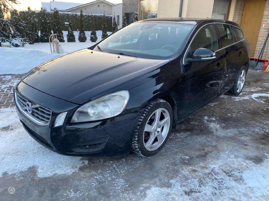 Melns Volvo V60 2011 Panevēža, ar dzinēja tilpumu 1.56 L un nobraukumu 330 tūkst. km par 1900 €, foto 3 vietnē AUTOMOTO.COM.LV