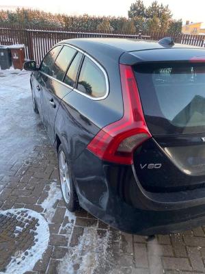 Melns Volvo V60 2011 Panevēža, ar dzinēja tilpumu 1.56 L un nobraukumu 330 tūkst. km par 1900 €, foto 7 vietnē AUTOMOTO.COM.LV