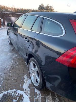 Melns Volvo V60 2011 Panevēža, ar dzinēja tilpumu 1.56 L un nobraukumu 330 tūkst. km par 1900 €, foto 8 vietnē AUTOMOTO.COM.LV