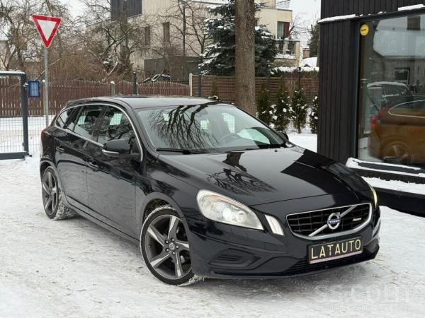 Black Volvo V60 2011 in Riga, with an engine capacity of 1.60 L and mileage of 295 thousand km for 5490 €, photo 1 on AUTOMOTO.COM.LV