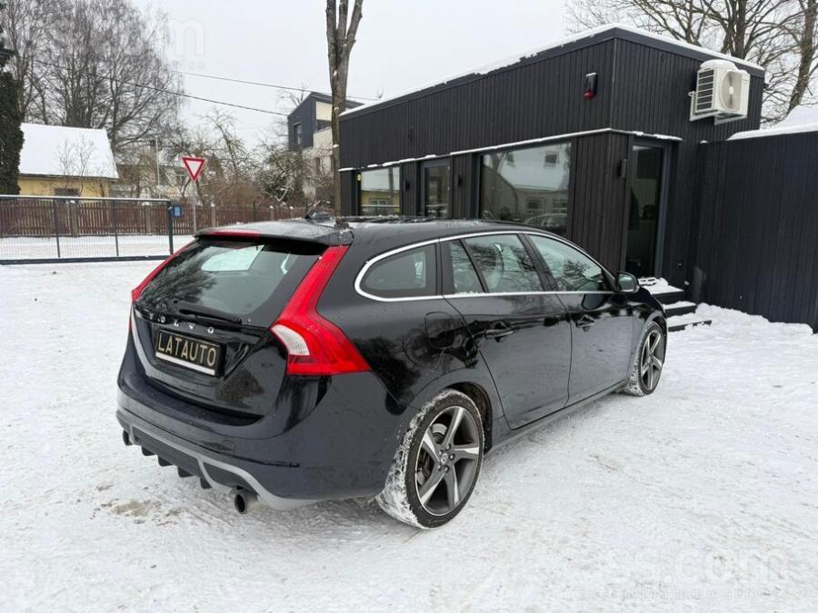 Melns Volvo V60 2011 Rīga, ar dzinēja tilpumu 1.60 L un nobraukumu 295 tūkst. km par 5490 €, foto 5 vietnē AUTOMOTO.COM.LV