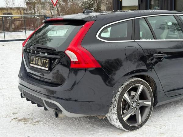 Black Volvo V60 2011 in Riga, with an engine capacity of 1.60 L and mileage of 295 thousand km for 5490 €, photo 7 on AUTOMOTO.COM.LV