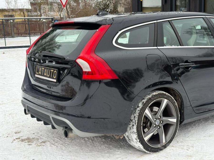Melns Volvo V60 2011 Rīga, ar dzinēja tilpumu 1.60 L un nobraukumu 295 tūkst. km par 5490 €, foto 7 vietnē AUTOMOTO.COM.LV